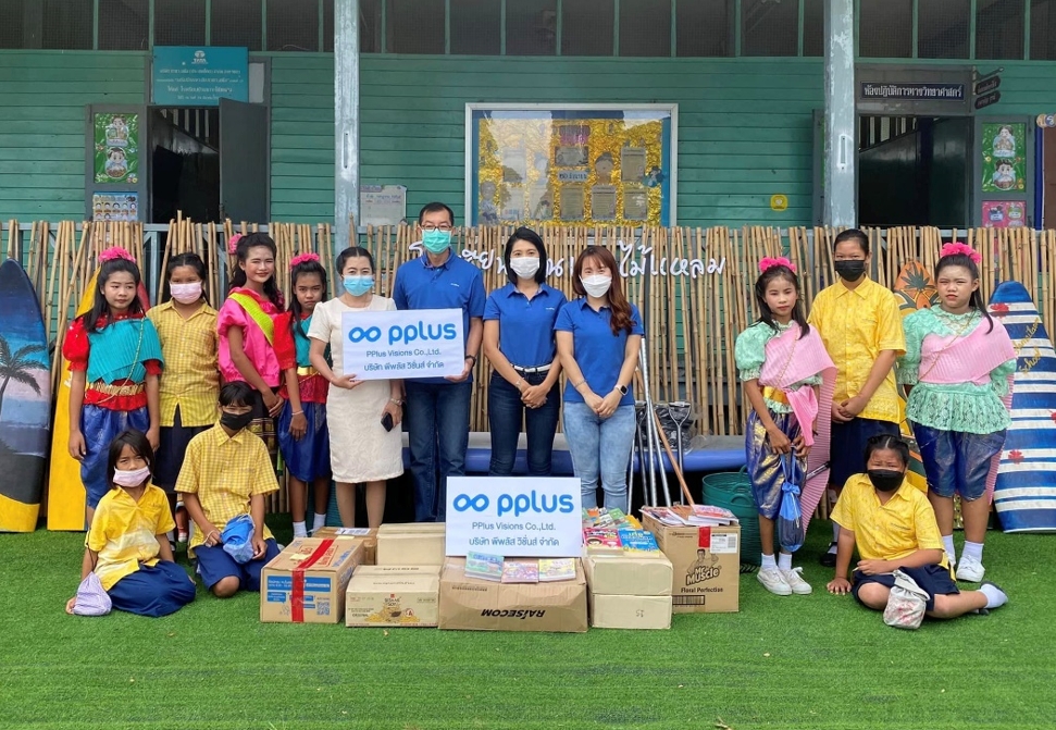 PPlus Read Love Share "หนังสือ คือ ของขวัญที่ยอดเยี่ยม"